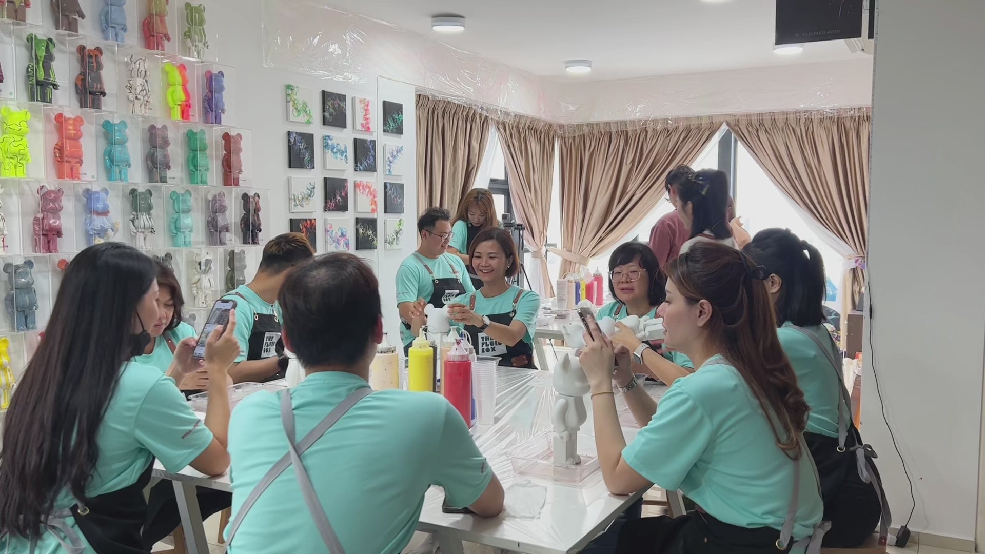 The Fluid Box - Fluid Pouring Workshops, Team Building, and events